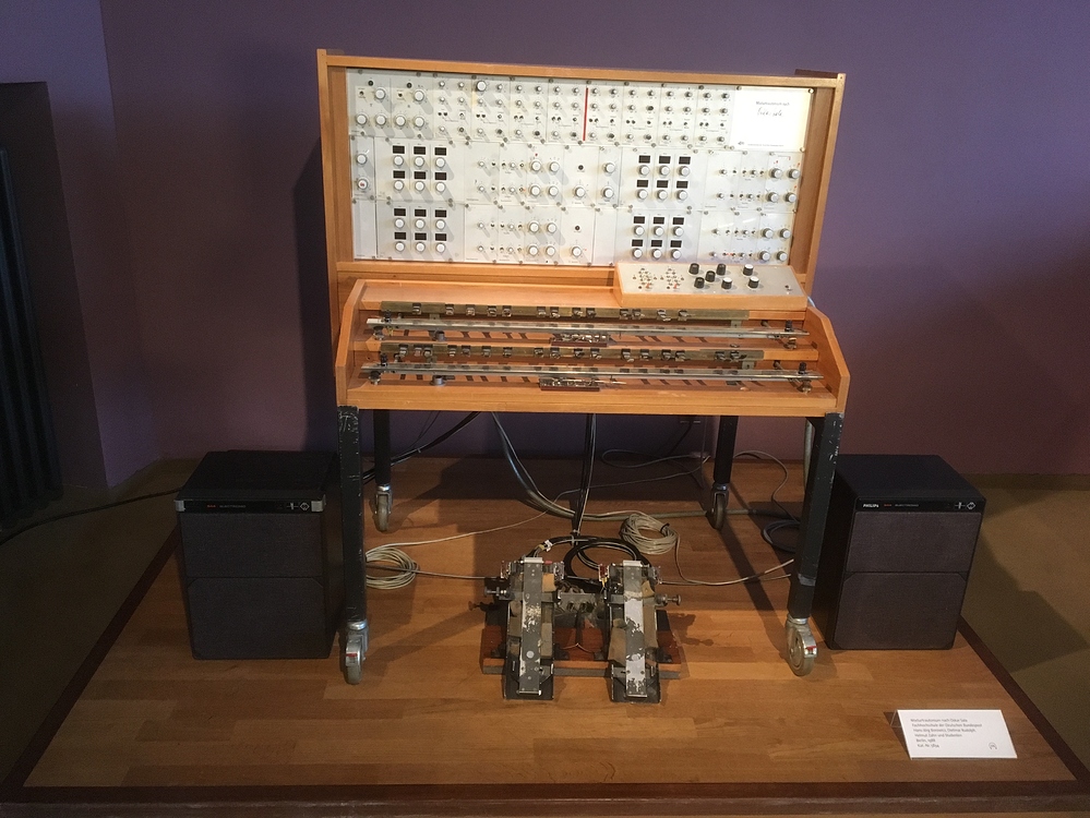 The Trautonium - 1930s tube synthesizer - Hardware - Poly Expression